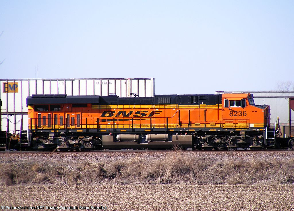 BNSF 8236